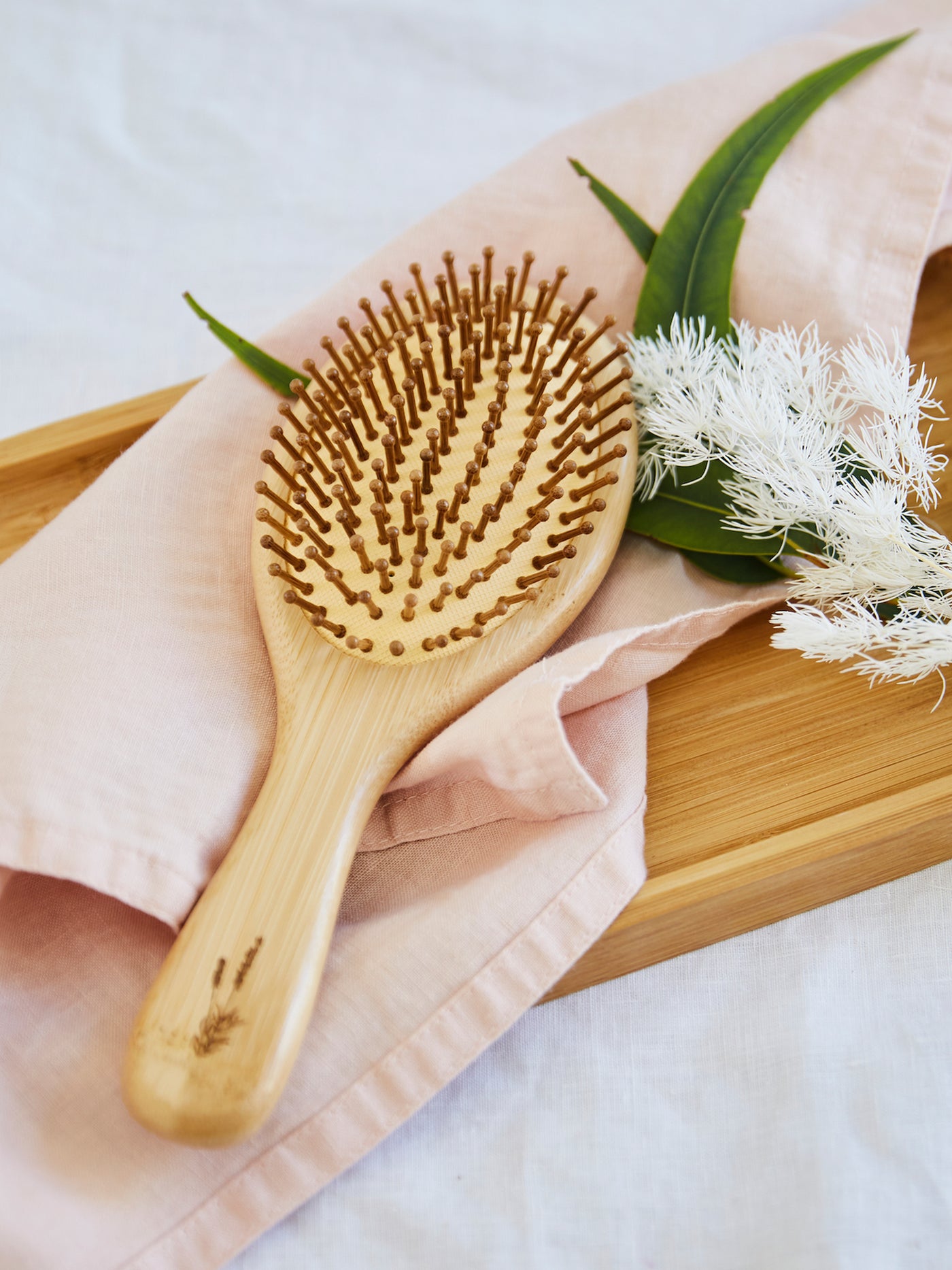 Hair brush store store